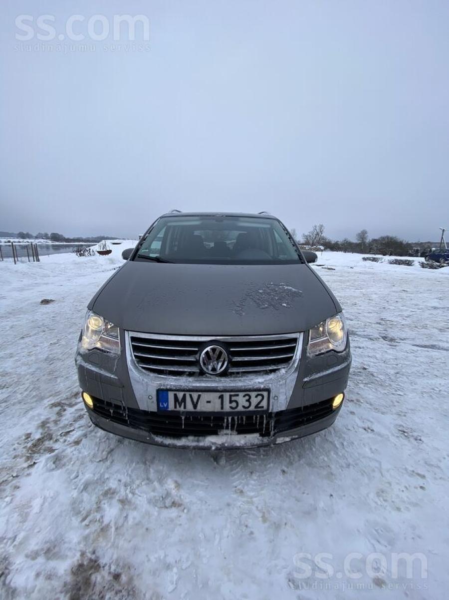 Pelēks Volkswagen Touran 2008 Preiļi, ar dzinēja tilpumu 1.40 L un nobraukumu 314 tūkst. km par 3500 €, foto 7 vietnē AUTOMOTO.COM.LV