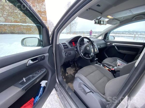 Pelēks Volkswagen Touran 2008 Preiļi, ar dzinēja tilpumu 1.40 L un nobraukumu 314 tūkst. km par 3500 €, foto 10 vietnē AUTOMOTO.COM.LV