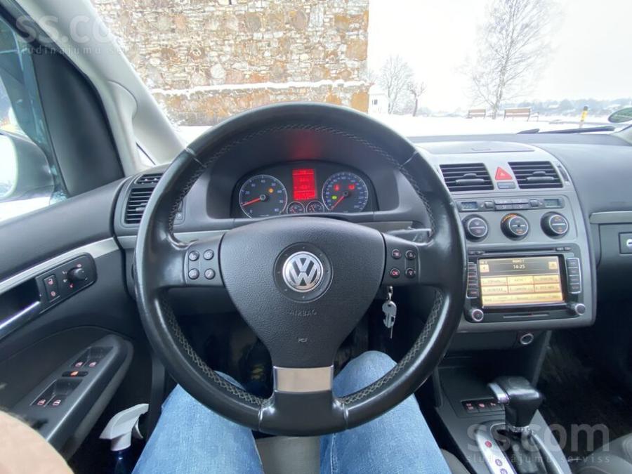 Pelēks Volkswagen Touran 2008 Preiļi, ar dzinēja tilpumu 1.40 L un nobraukumu 314 tūkst. km par 3500 €, foto 11 vietnē AUTOMOTO.COM.LV