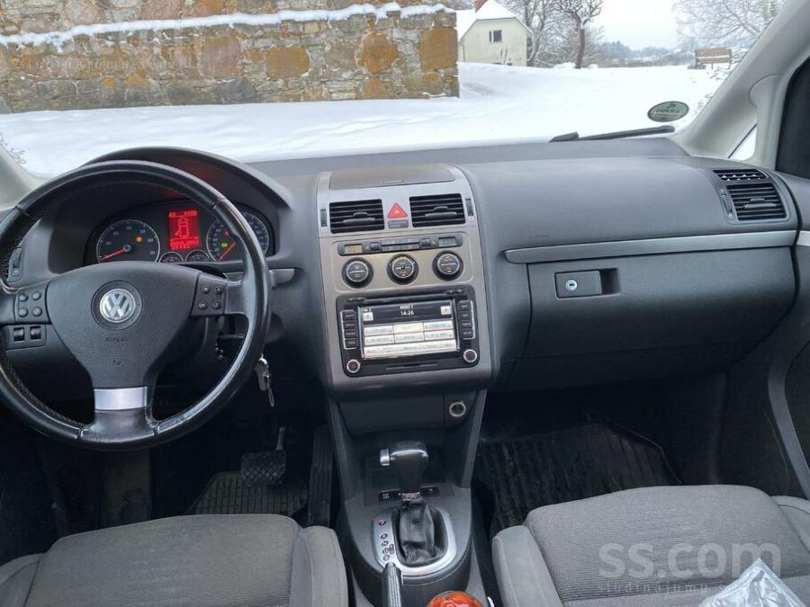 Pelēks Volkswagen Touran 2008 Preiļi, ar dzinēja tilpumu 1.40 L un nobraukumu 314 tūkst. km par 3500 €, foto 12 vietnē AUTOMOTO.COM.LV