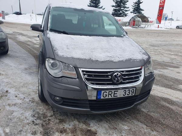 Grey Volkswagen Touran 2008 in Kaunas, with an engine capacity of 1.90 L and mileage of 263 thousand km for 1650 €, photo 2 on AUTOMOTO.COM.LV