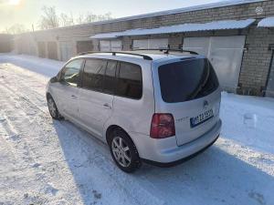 Pelēks Volkswagen Touran 2008 Biržai, ar dzinēja tilpumu 1.40 L un nobraukumu 162 tūkst. km par 3030 €, foto  vietnē AUTOMOTO.COM.LV