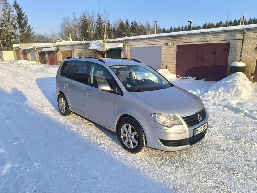 Pelēks Volkswagen Touran 2008 Biržai, ar dzinēja tilpumu 1.40 L un nobraukumu 162 tūkst. km par 3030 €, foto 3 vietnē AUTOMOTO.COM.LV