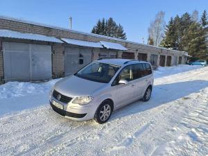Pelēks Volkswagen Touran 2008 Biržai, ar dzinēja tilpumu 1.40 L un nobraukumu 162 tūkst. km par 3030 €, foto 4 vietnē AUTOMOTO.COM.LV
