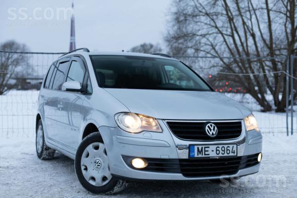 Grey Volkswagen Touran 2008 in Riga, with an engine capacity of 1.90 L and mileage of 255 thousand km for 3990 €, photo 3 on AUTOMOTO.COM.LV