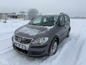 Pelēks Volkswagen Touran 2008 Mažeikiai, ar dzinēja tilpumu 1.90 L un nobraukumu 289 tūkst. km par 3900 €, foto  vietnē AUTOMOTO.COM.LV