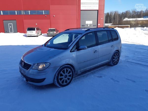 Grey Volkswagen Touran 2008 in Kaunas, with an engine capacity of 1.90 L and mileage of 300 thousand km for 1750 €, photo 2 on AUTOMOTO.COM.LV