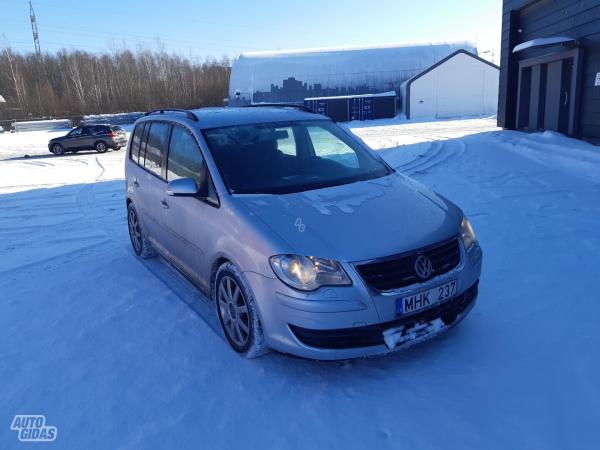 Grey Volkswagen Touran 2008 in Kaunas, with an engine capacity of 1.90 L and mileage of 300 thousand km for 1750 €, photo 5 on AUTOMOTO.COM.LV