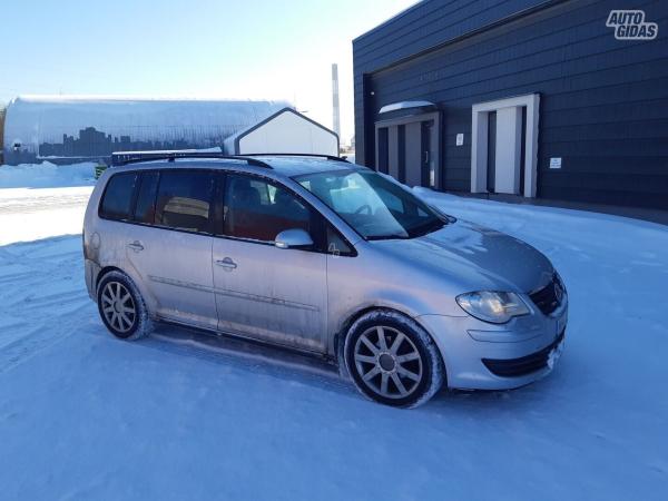 Grey Volkswagen Touran 2008 in Kaunas, with an engine capacity of 1.90 L and mileage of 300 thousand km for 1750 €, photo 6 on AUTOMOTO.COM.LV