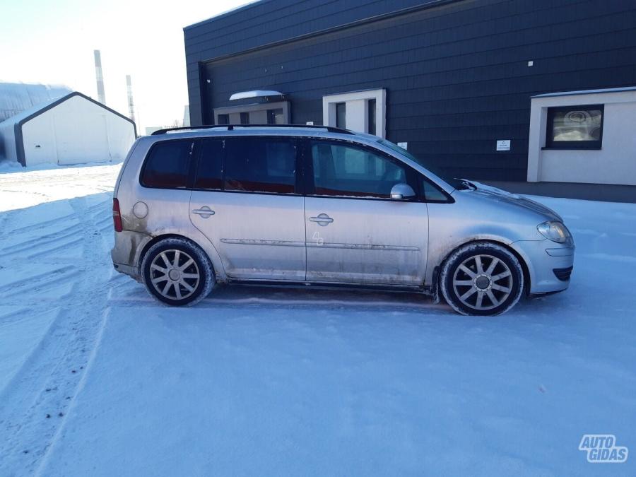 Pelēks Volkswagen Touran 2008 Kauņa, ar dzinēja tilpumu 1.90 L un nobraukumu 300 tūkst. km par 1750 €, foto 7 vietnē AUTOMOTO.COM.LV