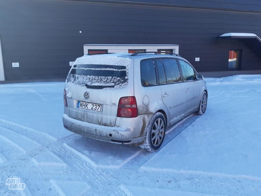 Pelēks Volkswagen Touran 2008 Kauņa, ar dzinēja tilpumu 1.90 L un nobraukumu 300 tūkst. km par 1750 €, foto 9 vietnē AUTOMOTO.COM.LV