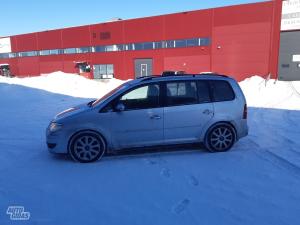 Pelēks Volkswagen Touran 2008 Kauņa, ar dzinēja tilpumu 1.90 L un nobraukumu 300 tūkst. km par 1750 €, foto 13 vietnē AUTOMOTO.COM.LV
