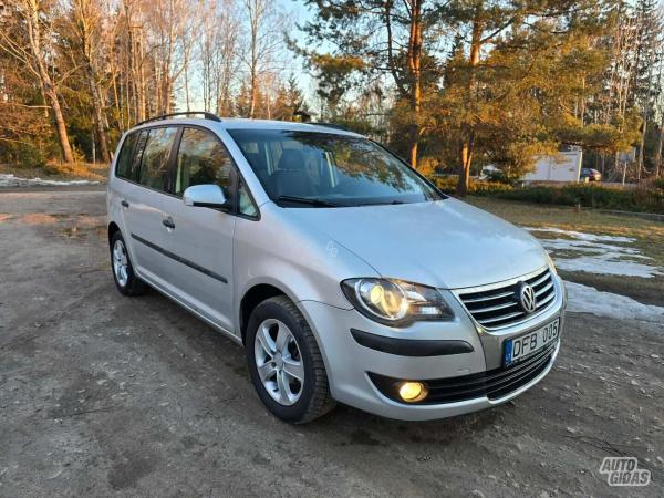 Pelēks Volkswagen Touran 2008 Klaipėda, ar dzinēja tilpumu 1.90 L un nobraukumu 392 tūkst. km par 2000 €, foto 1 vietnē AUTOMOTO.COM.LV