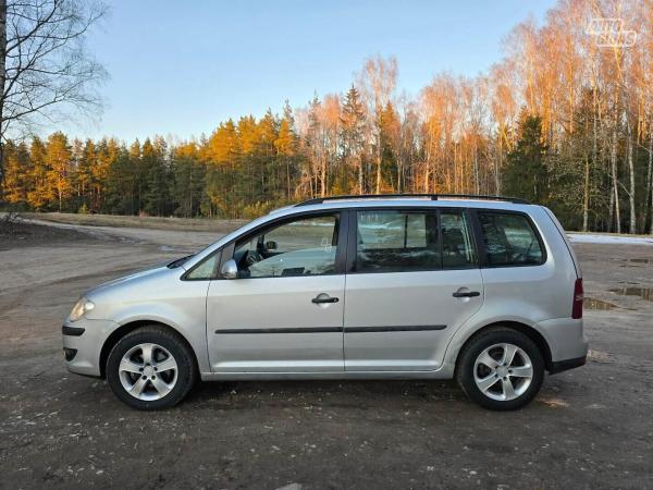 Pelēks Volkswagen Touran 2008 Klaipėda, ar dzinēja tilpumu 1.90 L un nobraukumu 392 tūkst. km par 2000 €, foto 6 vietnē AUTOMOTO.COM.LV