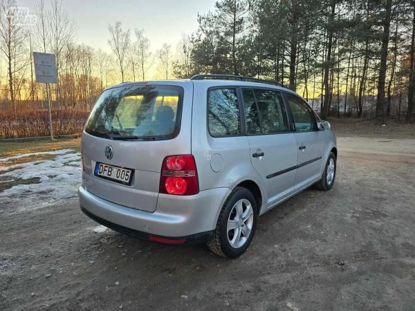 Pelēks Volkswagen Touran 2008 Klaipėda, ar dzinēja tilpumu 1.90 L un nobraukumu 392 tūkst. km par 2000 €, foto 9 vietnē AUTOMOTO.COM.LV