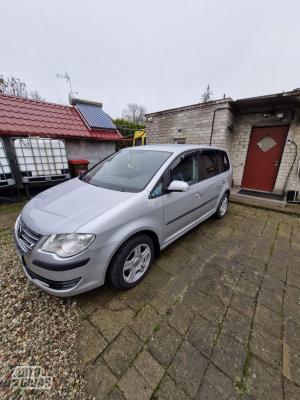 Pelēks Volkswagen Touran 2008 Gargždai, ar dzinēja tilpumu 1.90 L un nobraukumu 267 tūkst. km par 3650 €, foto  vietnē AUTOMOTO.COM.LV