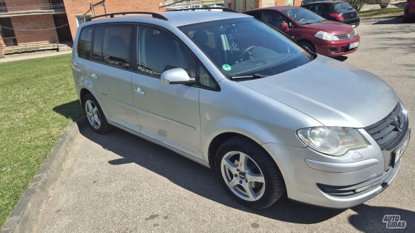 Pelēks Volkswagen Touran 2008 Utena, ar dzinēja tilpumu 2.00 L un nobraukumu 354 tūkst. km par 3600 €, foto 2 vietnē AUTOMOTO.COM.LV
