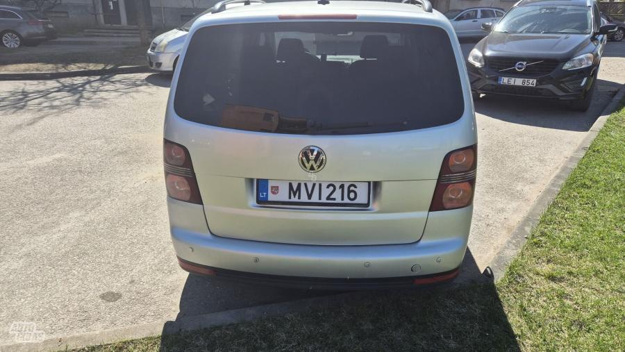 Pelēks Volkswagen Touran 2008 Utena, ar dzinēja tilpumu 2.00 L un nobraukumu 354 tūkst. km par 3600 €, foto 8 vietnē AUTOMOTO.COM.LV