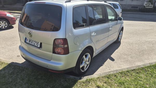 Pelēks Volkswagen Touran 2008 Utena, ar dzinēja tilpumu 2.00 L un nobraukumu 354 tūkst. km par 3600 €, foto 8 vietnē AUTOMOTO.COM.LV