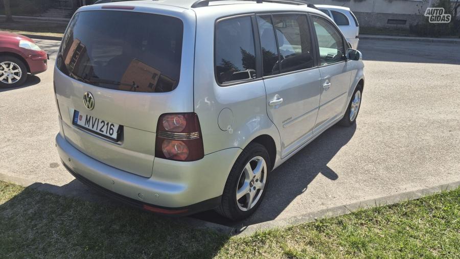 Pelēks Volkswagen Touran 2008 Utena, ar dzinēja tilpumu 2.00 L un nobraukumu 354 tūkst. km par 3600 €, foto 9 vietnē AUTOMOTO.COM.LV