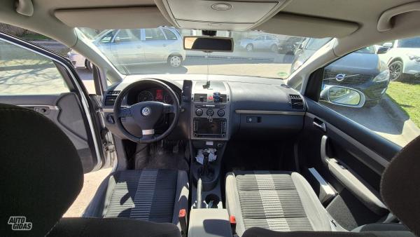 Pelēks Volkswagen Touran 2008 Utena, ar dzinēja tilpumu 2.00 L un nobraukumu 354 tūkst. km par 3600 €, foto 9 vietnē AUTOMOTO.COM.LV
