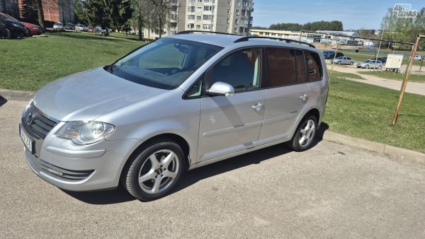 Pelēks Volkswagen Touran 2008 Utena, ar dzinēja tilpumu 2.00 L un nobraukumu 354 tūkst. km par 3600 €, foto 4 vietnē AUTOMOTO.COM.LV