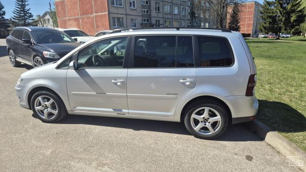 Pelēks Volkswagen Touran 2008 Utena, ar dzinēja tilpumu 2.00 L un nobraukumu 354 tūkst. km par 3600 €, foto 5 vietnē AUTOMOTO.COM.LV