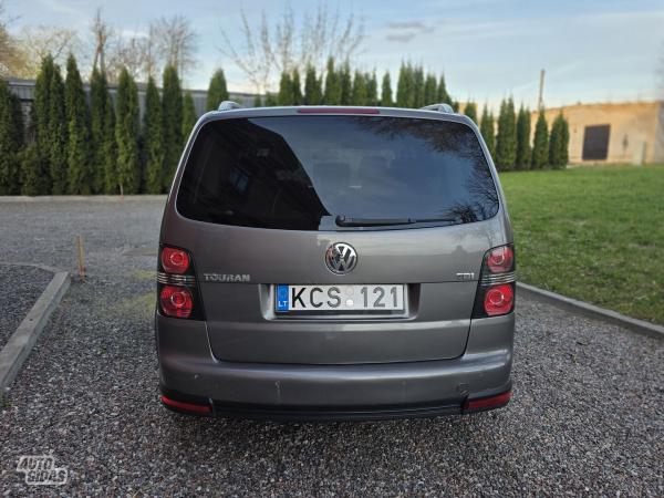 Серый Фольксваген Туран 2008 в Мажейкяй, объемом двигателя 1.90 л и пробегом 364 тыс. км за 3950 €, фото 7 на AUTOMOTO.COM.LV