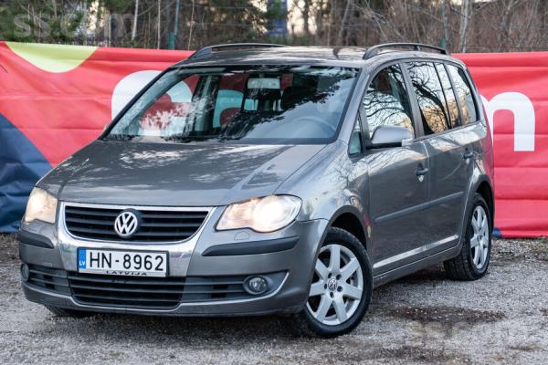 Pelēks Volkswagen Touran 2008 Rīga, ar dzinēja tilpumu 1.90 L un nobraukumu 269 tūkst. km par 2699 €, foto 1 vietnē AUTOMOTO.COM.LV