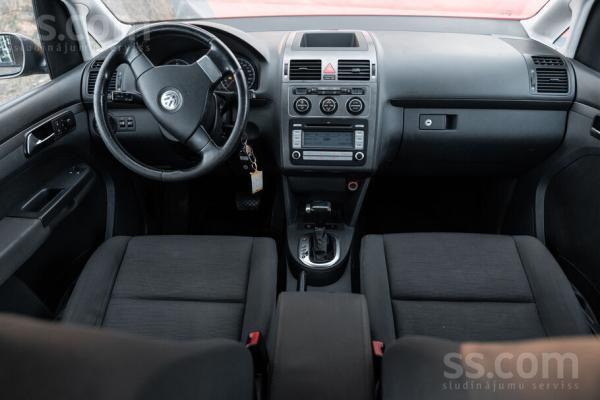 Pelēks Volkswagen Touran 2008 Rīga, ar dzinēja tilpumu 1.90 L un nobraukumu 269 tūkst. km par 2699 €, foto 5 vietnē AUTOMOTO.COM.LV