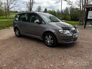 Pelēks Volkswagen Touran 2008 Tukums, ar dzinēja tilpumu 1.40 L un nobraukumu 262 tūkst. km par 1800 €, foto 3 vietnē AUTOMOTO.COM.LV