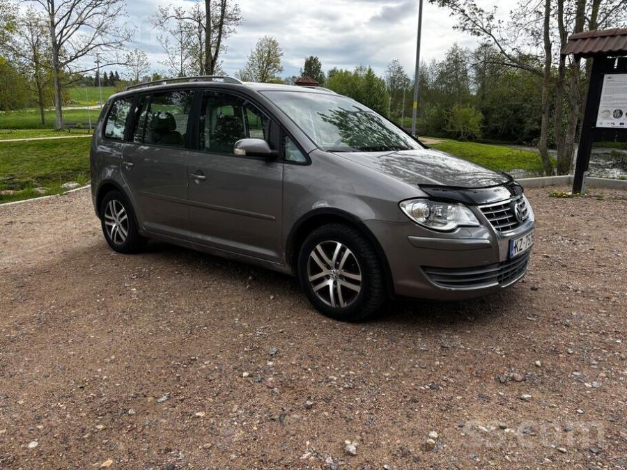 Pelēks Volkswagen Touran 2008 Tukums, ar dzinēja tilpumu 1.40 L un nobraukumu 262 tūkst. km par 1800 €, foto 3 vietnē AUTOMOTO.COM.LV