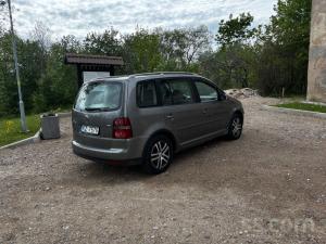 Pelēks Volkswagen Touran 2008 Tukums, ar dzinēja tilpumu 1.40 L un nobraukumu 262 tūkst. km par 1800 €, foto 5 vietnē AUTOMOTO.COM.LV