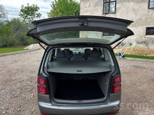 Pelēks Volkswagen Touran 2008 Tukums, ar dzinēja tilpumu 1.40 L un nobraukumu 262 tūkst. km par 1800 €, foto 6 vietnē AUTOMOTO.COM.LV