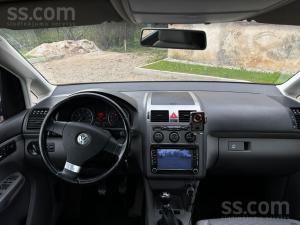 Pelēks Volkswagen Touran 2008 Tukums, ar dzinēja tilpumu 1.40 L un nobraukumu 262 tūkst. km par 1800 €, foto 8 vietnē AUTOMOTO.COM.LV