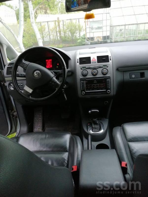 Pelēks Volkswagen Touran 2008 Rīga, ar dzinēja tilpumu 2.00 L un nobraukumu 344 tūkst. km par 2800 €, foto 3 vietnē AUTOMOTO.COM.LV