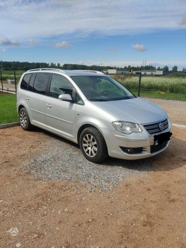 Pelēks Volkswagen Touran 2008 Jonava, ar dzinēja tilpumu 1.97 L un nobraukumu 386 tūkst. km par 1550 €, foto 5 vietnē AUTOMOTO.COM.LV