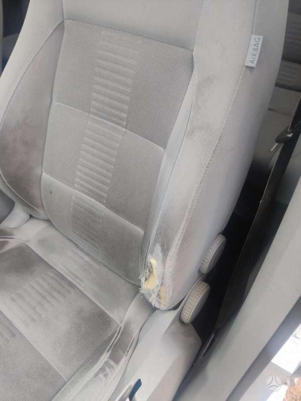 Pelēks Volkswagen Touran 2008 Jonava, ar dzinēja tilpumu 1.97 L un nobraukumu 386 tūkst. km par 1550 €, foto 10 vietnē AUTOMOTO.COM.LV