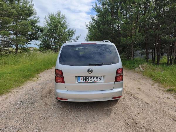 Pelēks Volkswagen Touran 2008 Viļņa, ar dzinēja tilpumu 1.97 L un nobraukumu 208 tūkst. km par 3200 €, foto 6 vietnē AUTOMOTO.COM.LV