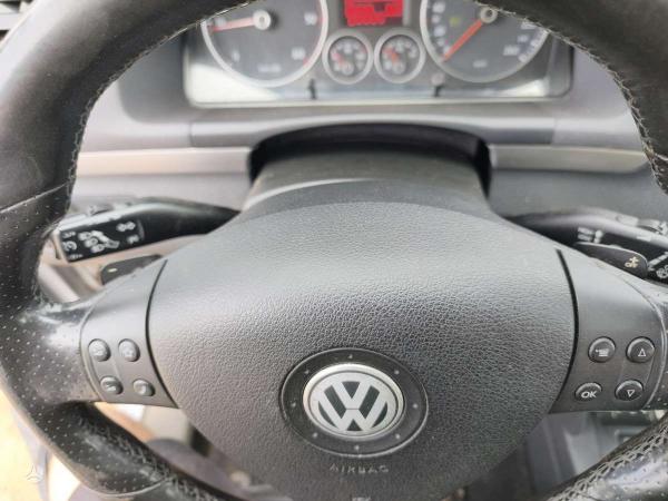 Pelēks Volkswagen Touran 2008 Viļņa, ar dzinēja tilpumu 1.97 L un nobraukumu 208 tūkst. km par 3200 €, foto 10 vietnē AUTOMOTO.COM.LV
