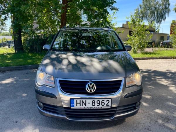 Grey Volkswagen Touran 2008 in Riga, with an engine capacity of 1.90 L and mileage of 0 thousand km for 3900 €, photo 2 on AUTOMOTO.COM.LV