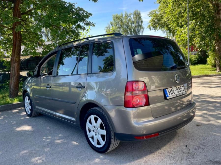 Серый Фольксваген Туран 2008 в Рига, объемом двигателя 1.90 л и пробегом 0 тыс. км за 3900 €, фото 5 на AUTOMOTO.COM.LV