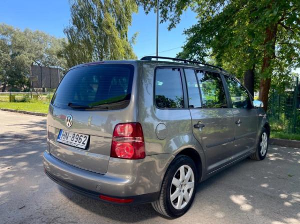 Grey Volkswagen Touran 2008 in Riga, with an engine capacity of 1.90 L and mileage of 0 thousand km for 3900 €, photo 5 on AUTOMOTO.COM.LV