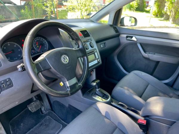 Grey Volkswagen Touran 2008 in Riga, with an engine capacity of 1.90 L and mileage of 0 thousand km for 3900 €, photo 7 on AUTOMOTO.COM.LV