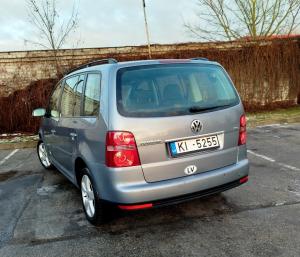 Pelēks Volkswagen Touran 2008 Rīga, ar dzinēja tilpumu 1.90 L un nobraukumu 295 tūkst. km par 2350 €, foto 4 vietnē AUTOMOTO.COM.LV