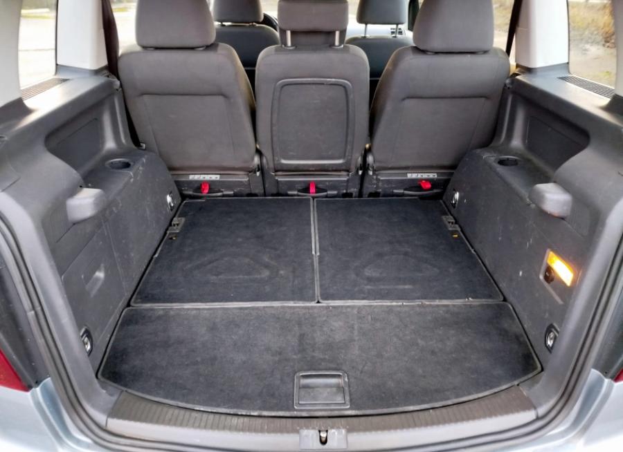 Pelēks Volkswagen Touran 2008 Rīga, ar dzinēja tilpumu 1.90 L un nobraukumu 295 tūkst. km par 2350 €, foto 10 vietnē AUTOMOTO.COM.LV