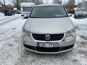 Pelēks Volkswagen Touran 2008 Limbaži, ar dzinēja tilpumu 2.00 L un nobraukumu 332 tūkst. km par 1550 €, foto 3 vietnē AUTOMOTO.COM.LV