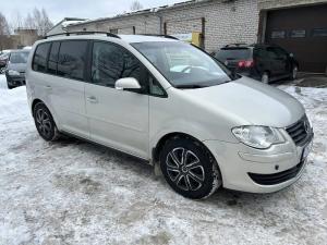 Pelēks Volkswagen Touran 2008 Limbaži, ar dzinēja tilpumu 2.00 L un nobraukumu 332 tūkst. km par 1550 €, foto 4 vietnē AUTOMOTO.COM.LV