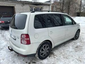 Pelēks Volkswagen Touran 2008 Limbaži, ar dzinēja tilpumu 2.00 L un nobraukumu 332 tūkst. km par 1550 €, foto 5 vietnē AUTOMOTO.COM.LV