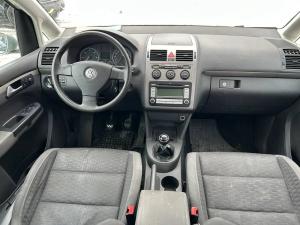 Pelēks Volkswagen Touran 2008 Limbaži, ar dzinēja tilpumu 2.00 L un nobraukumu 332 tūkst. km par 1550 €, foto 9 vietnē AUTOMOTO.COM.LV